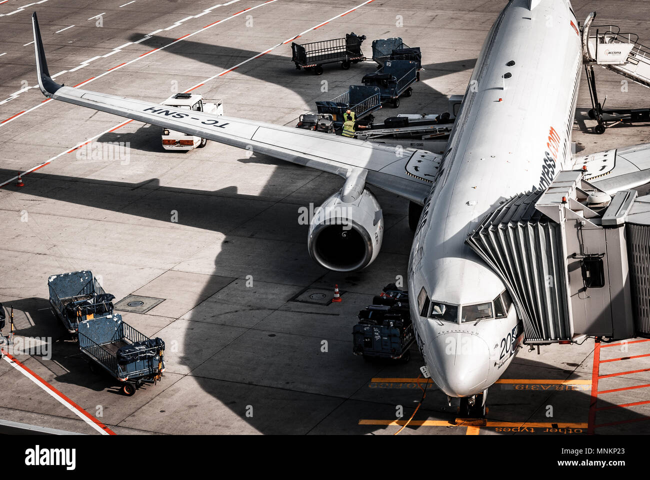 Airplane, Aircraft bottom, flying, take-off, landing Stock Photo - Alamy