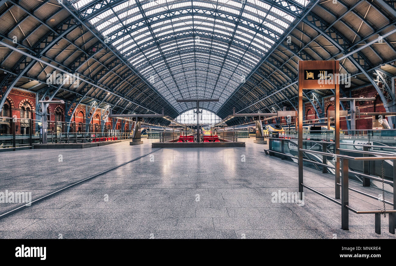 The Eurostar terminal at St. Pancras International Stock Photo - Alamy