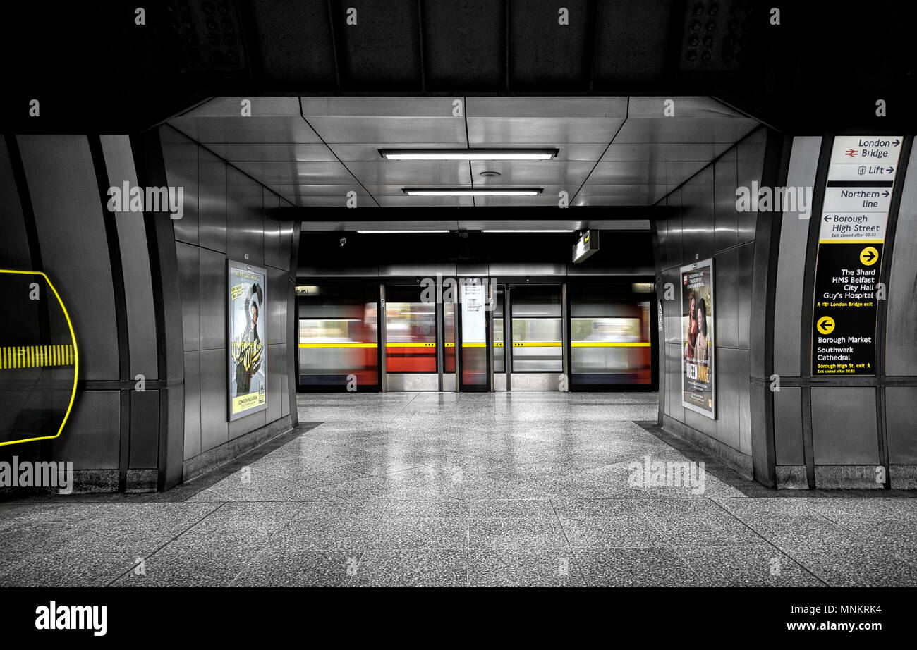 Jubilee line train hi-res stock photography and images - Alamy