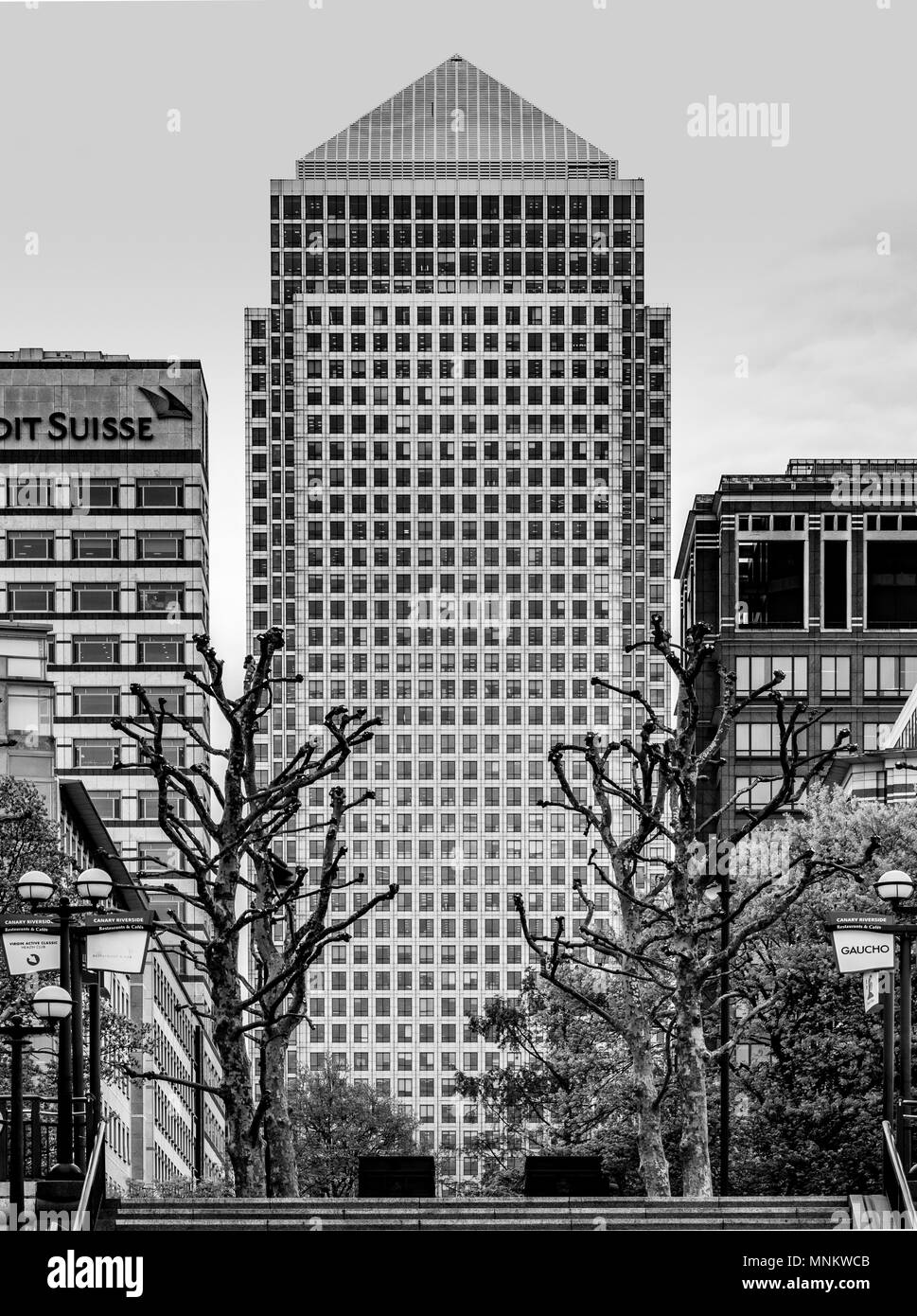 One Canada Square, (Canary Wharf Tower) a skyscraper in Canary Wharf ...