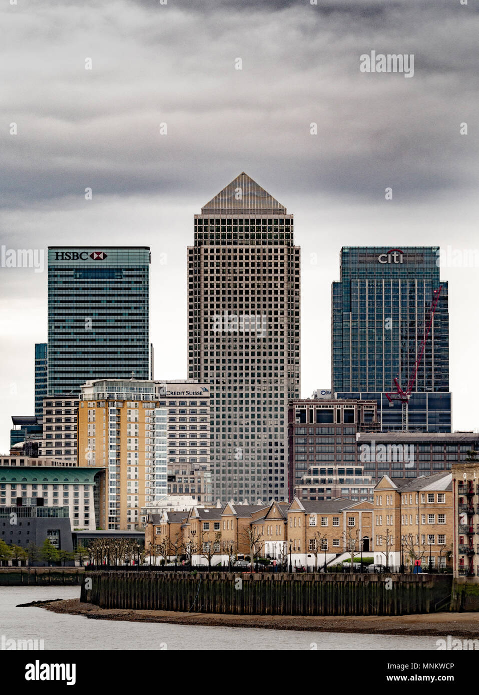 Canary wharf skyline hi-res stock photography and images - Alamy