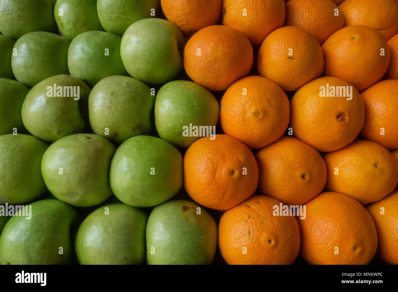 Apples and oranges comparison hi-res stock photography and images - Alamy