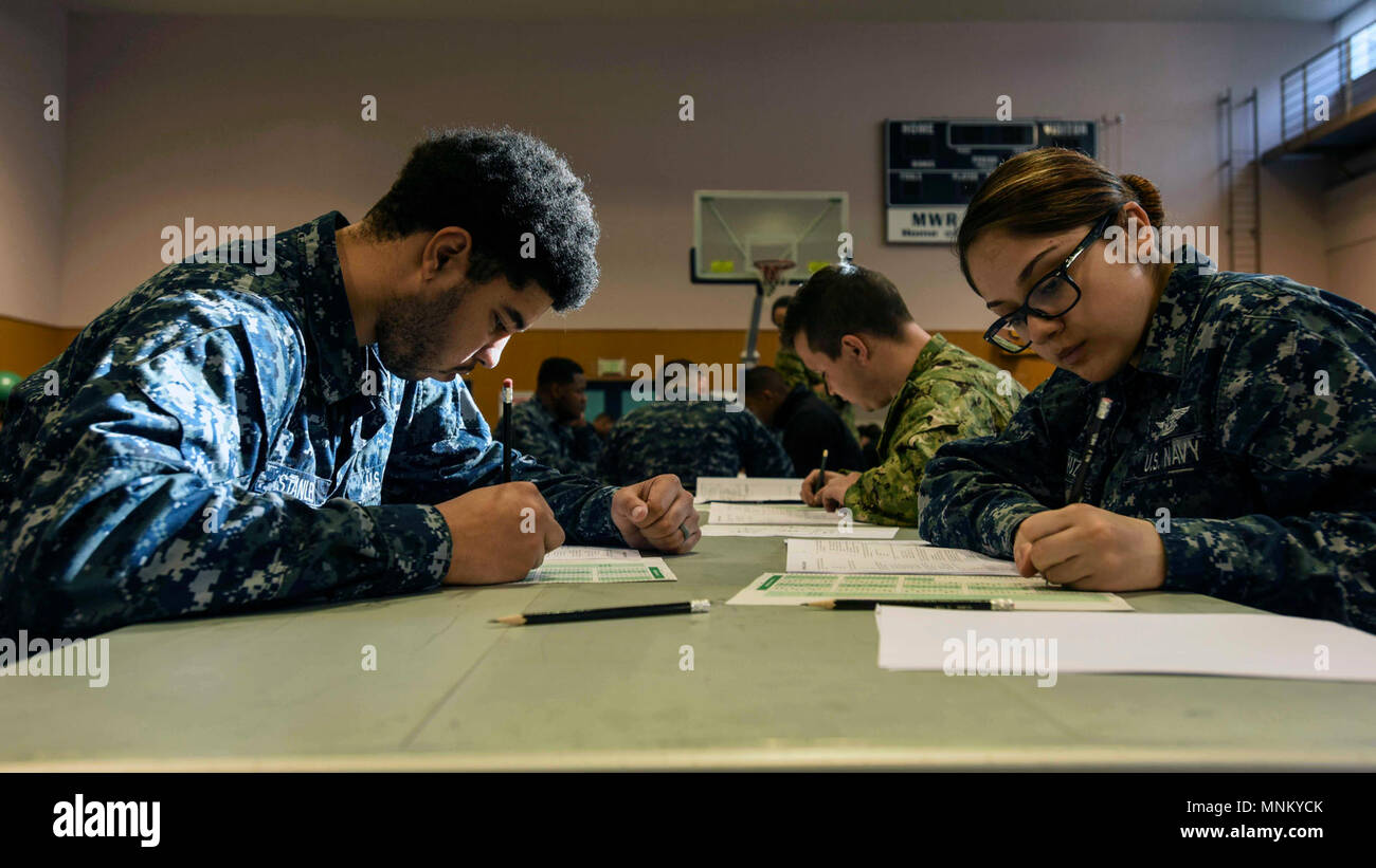 YOKOSUKA, Japan (Mar. 15, 2018) Sailors assigned to the Navy's forward ...