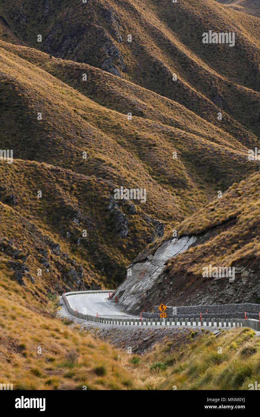 Crown Range Road between Queenstown and Wanaka, South Island, New ...