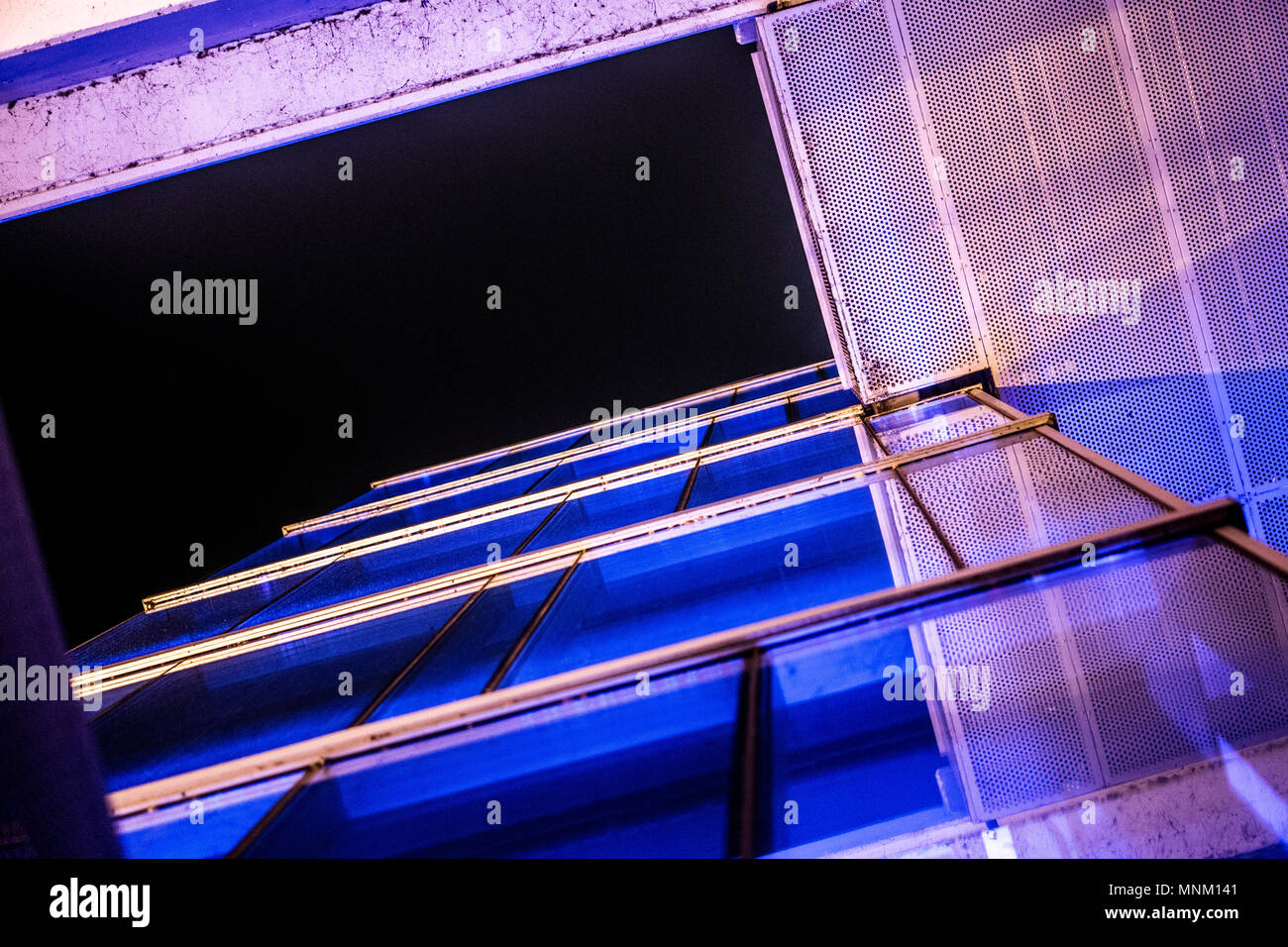 Glass elevator hi-res stock photography and images - Alamy