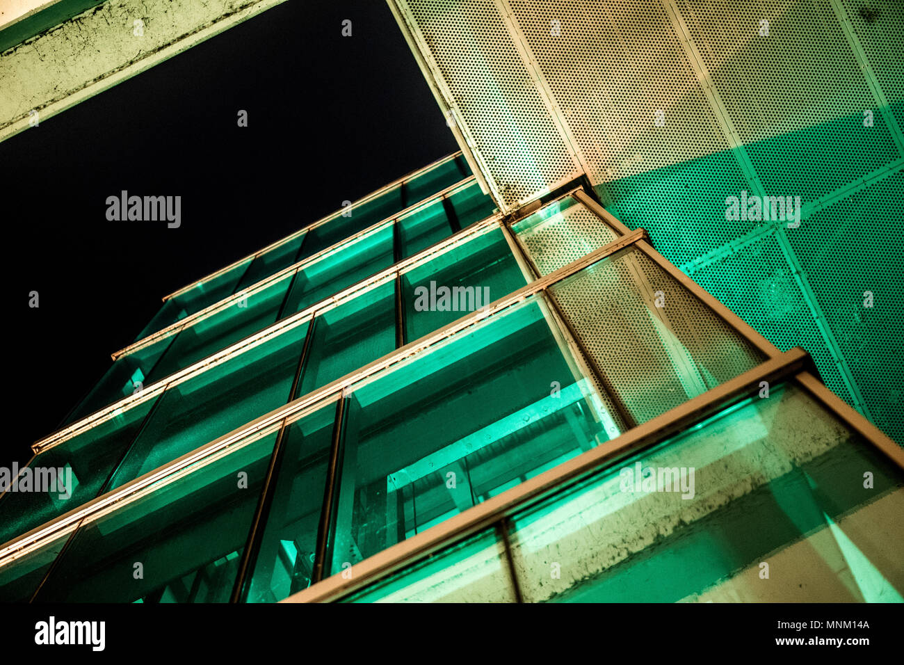 Glass elevator hi-res stock photography and images - Alamy