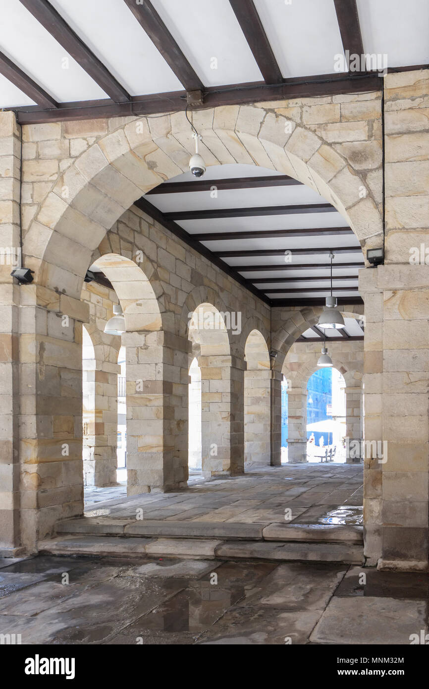 Entrance arches to ayuntamiento de durango hi-res stock photography and ...