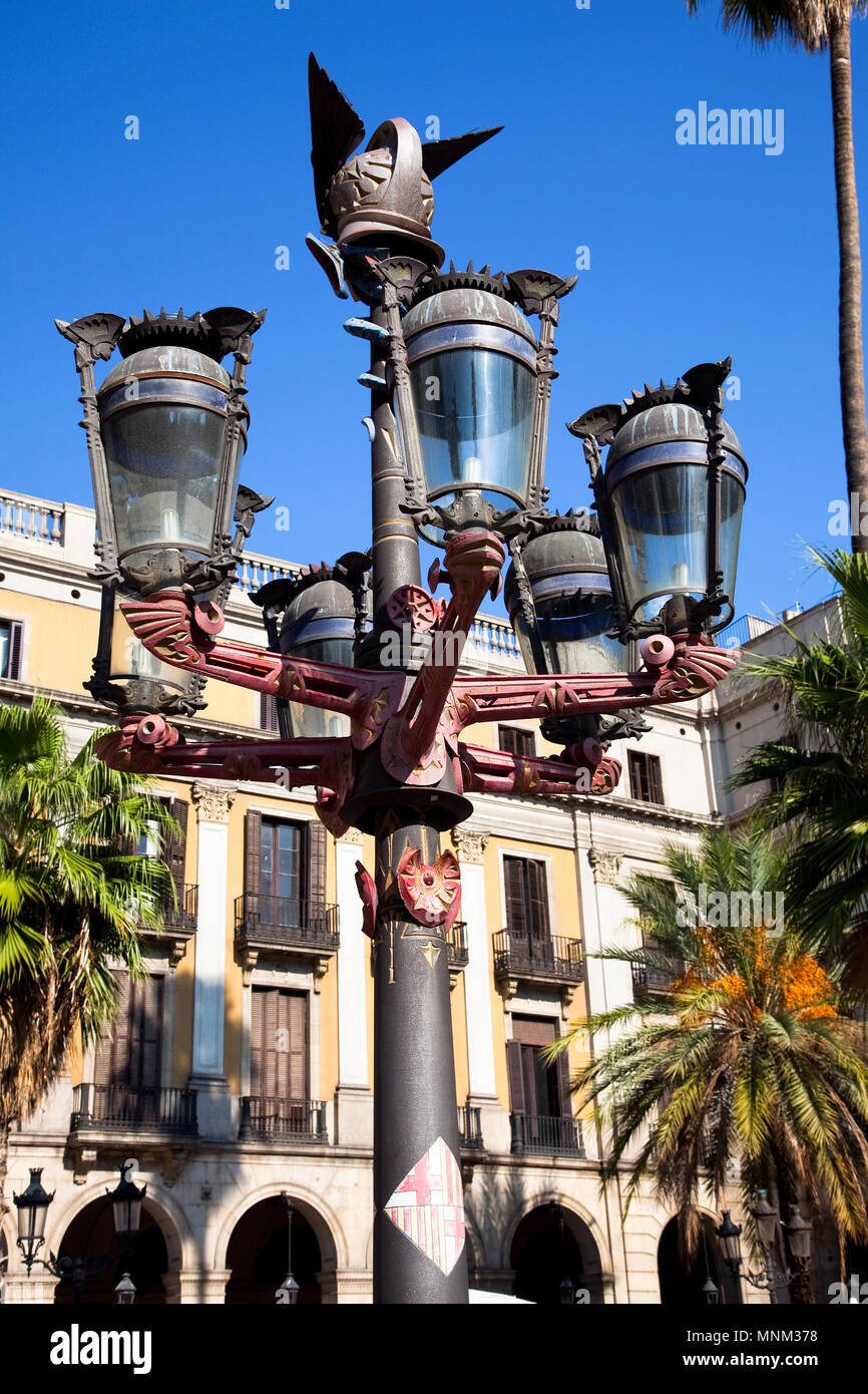 Traditional Barcelona street light at Plaza Real, Barcelona, Spain ...
