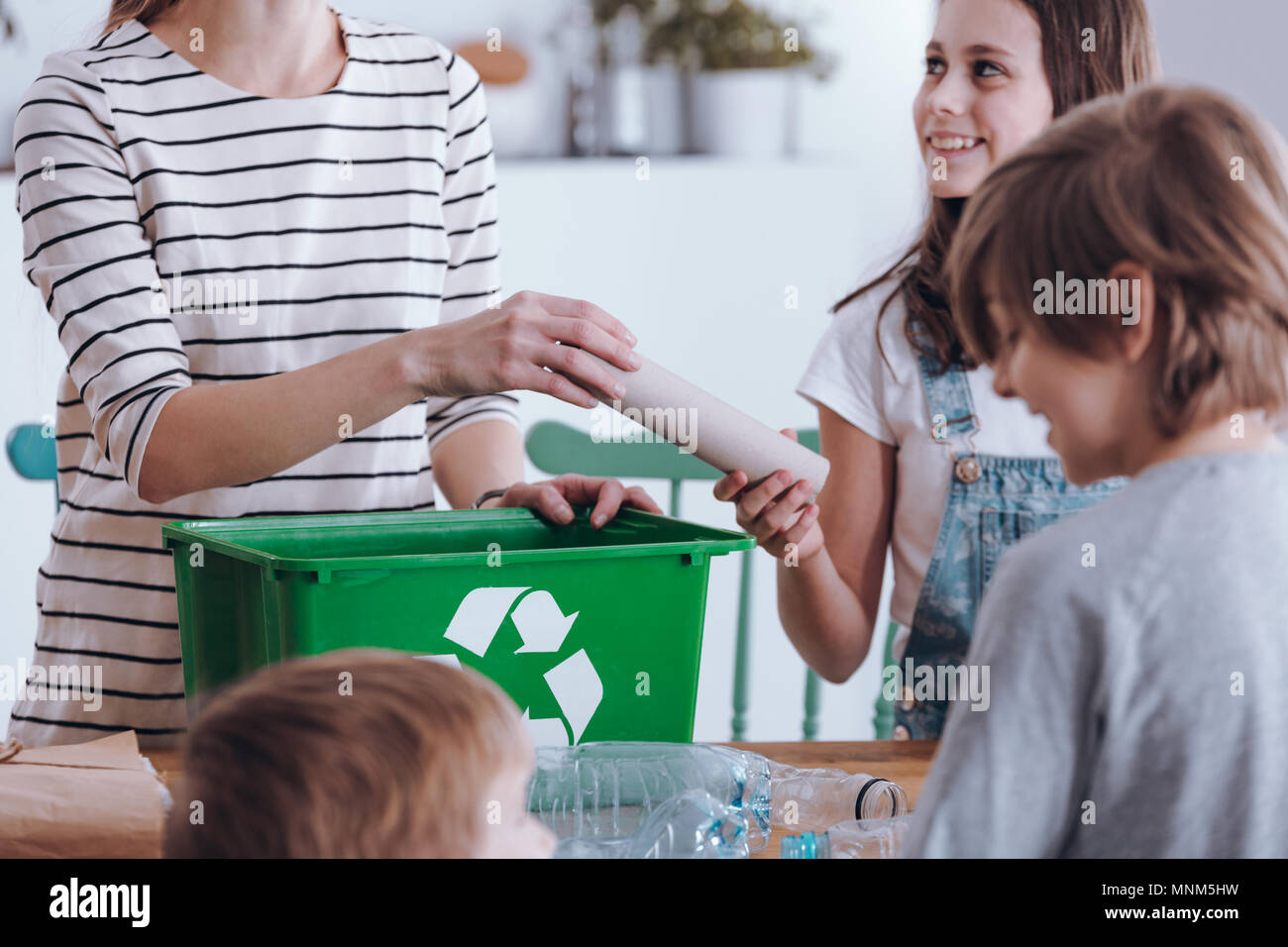 Kids clean garbage hi-res stock photography and images - Alamy