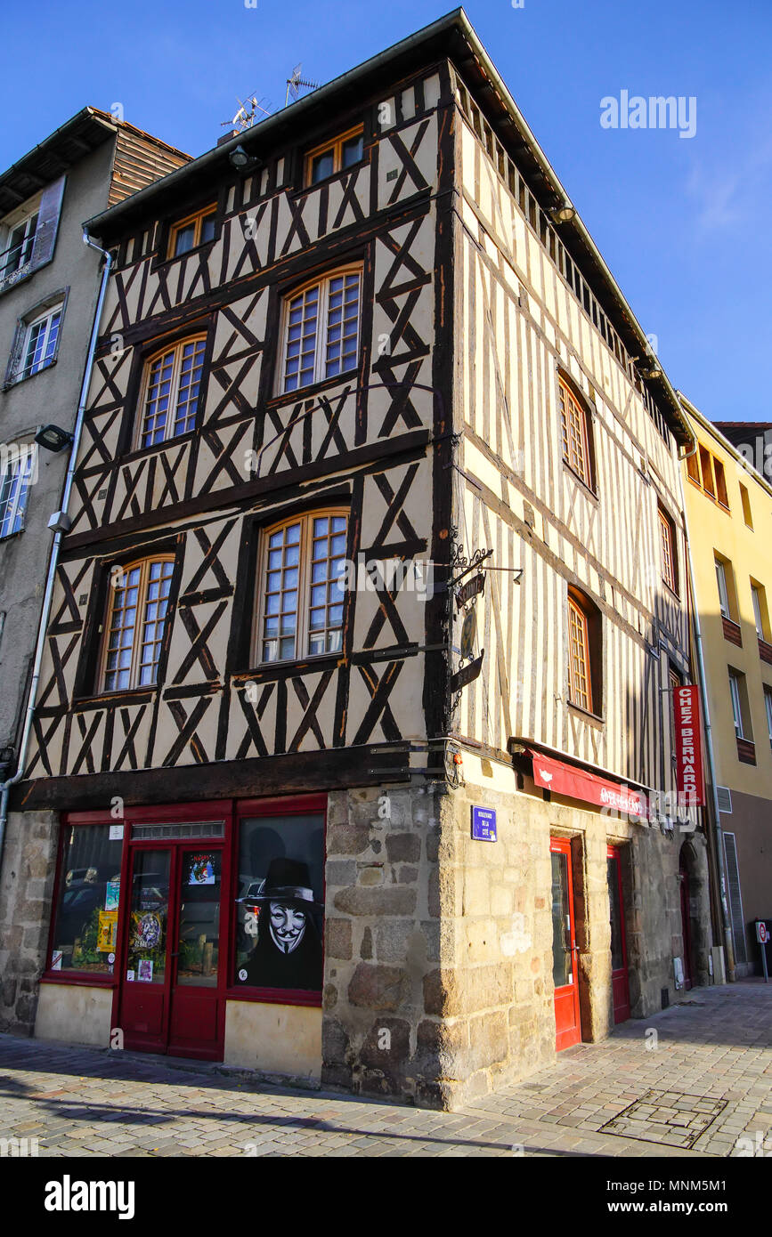Half timber-framed houses (maison en pans de bois) in old Limoges ...