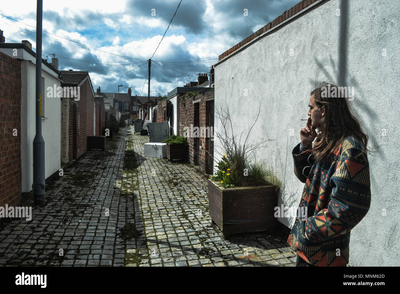 Stylish man stood in alleyway of ghetto Stock Photo - Alamy