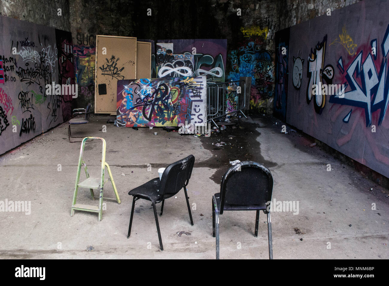 City graffiti hi-res stock photography and images - Alamy