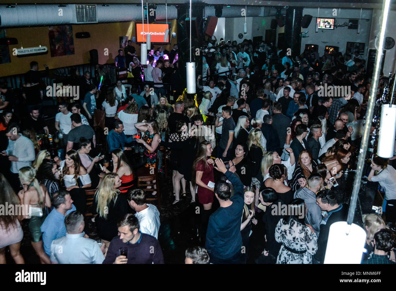 Group dancing nightclub hi-res stock photography and images - Alamy