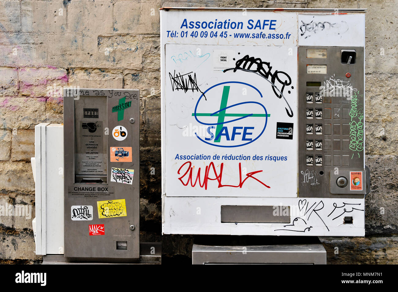 Hard Drug Safety Kit dispenser - Paris - France Stock Photo - Alamy