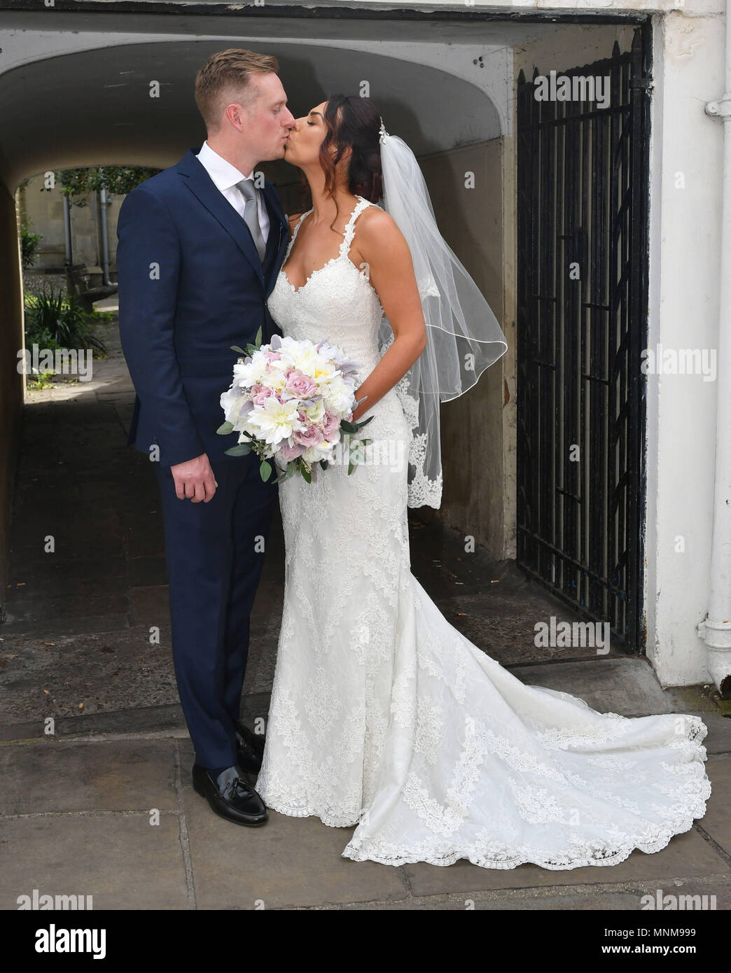 Tie the knot hi-res stock photography and images - Alamy