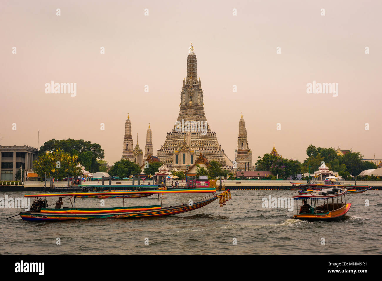 Wat arun hi-res stock photography and images - Alamy