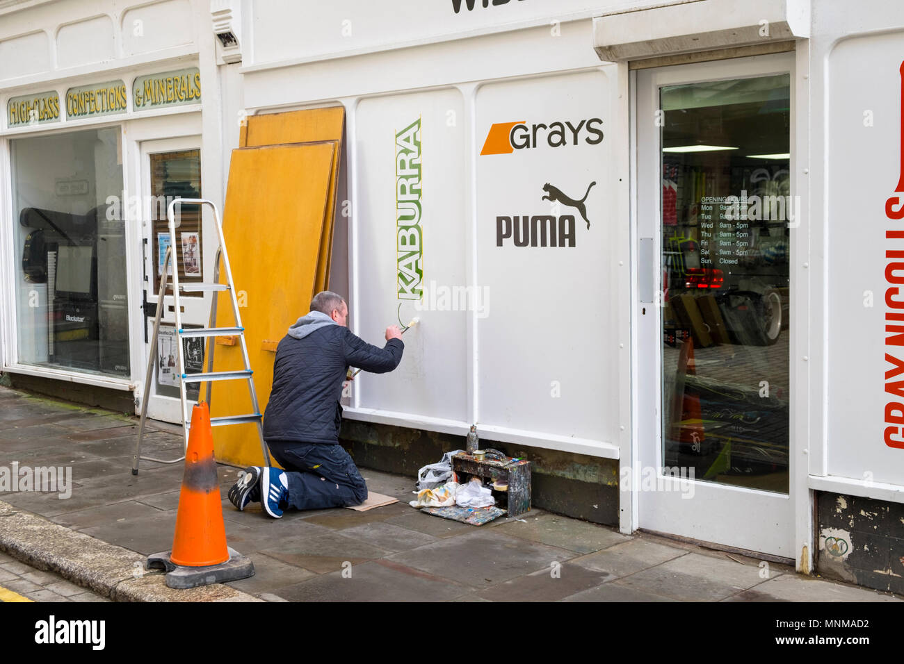 Signwriting shop front hi-res stock photography and images - Alamy