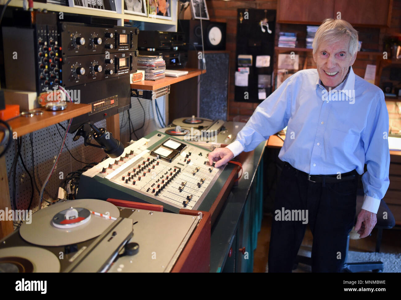 16 May 2018, Germany, Overath: Pop singer Hans Blum demonstrates the ...