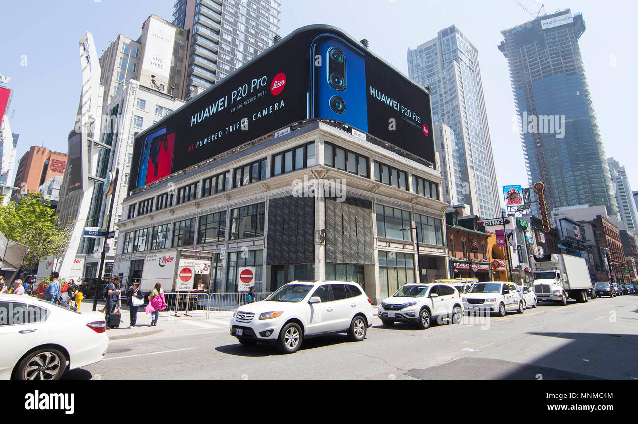 Toronto huawei p20 advertising board hi-res stock photography and ...