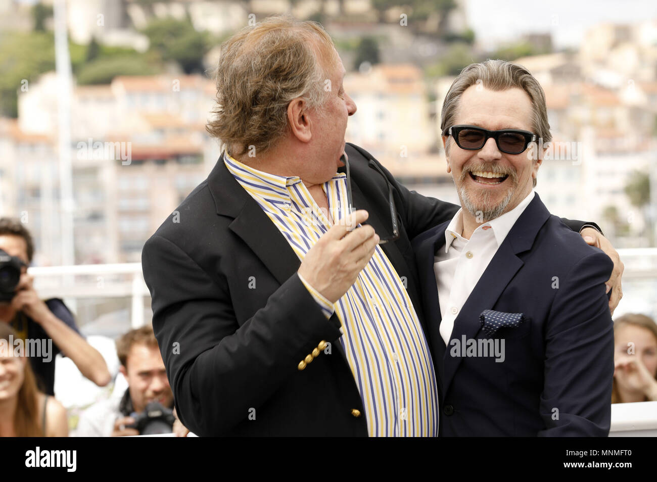 Cannes, Frankreich. 17th May, 2018. Douglas Urbanski und Gary Oldman at ...