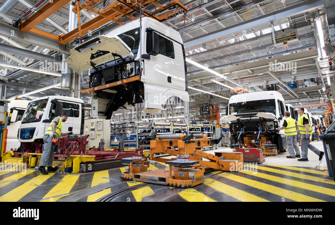 16 May 2018, Germany, Munich: Employees of MAN Truck & Bus work on a ...