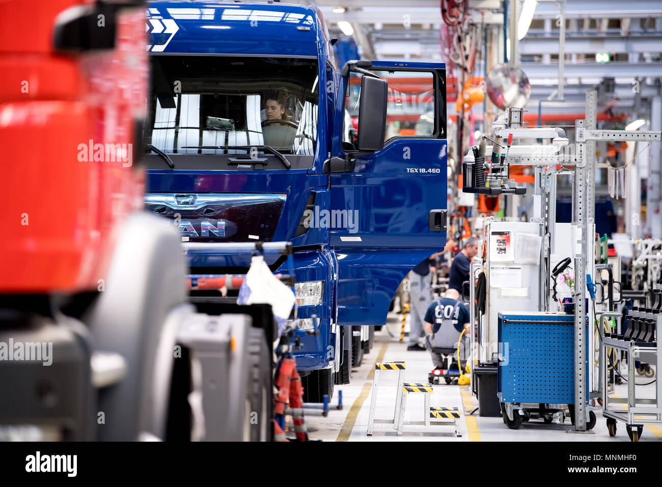 16 May 2018, Germany, Munich: Employees of MAN Truck & Bus work on a ...