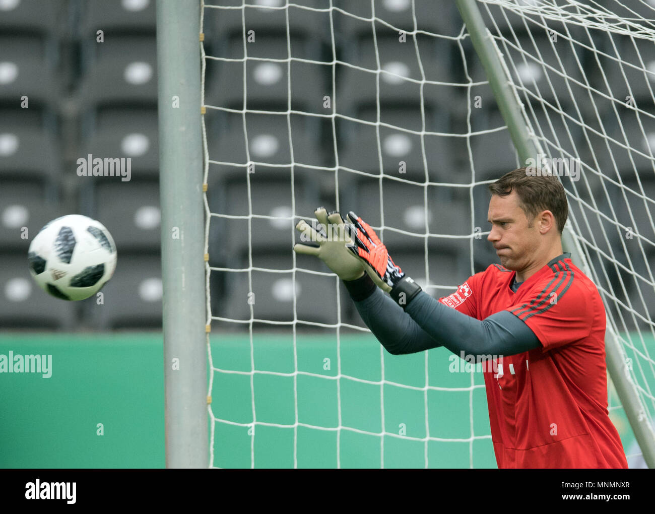 Berlin, Germany. 18 May 2018, Germany, Berlin: Bayern Munich goalie ...