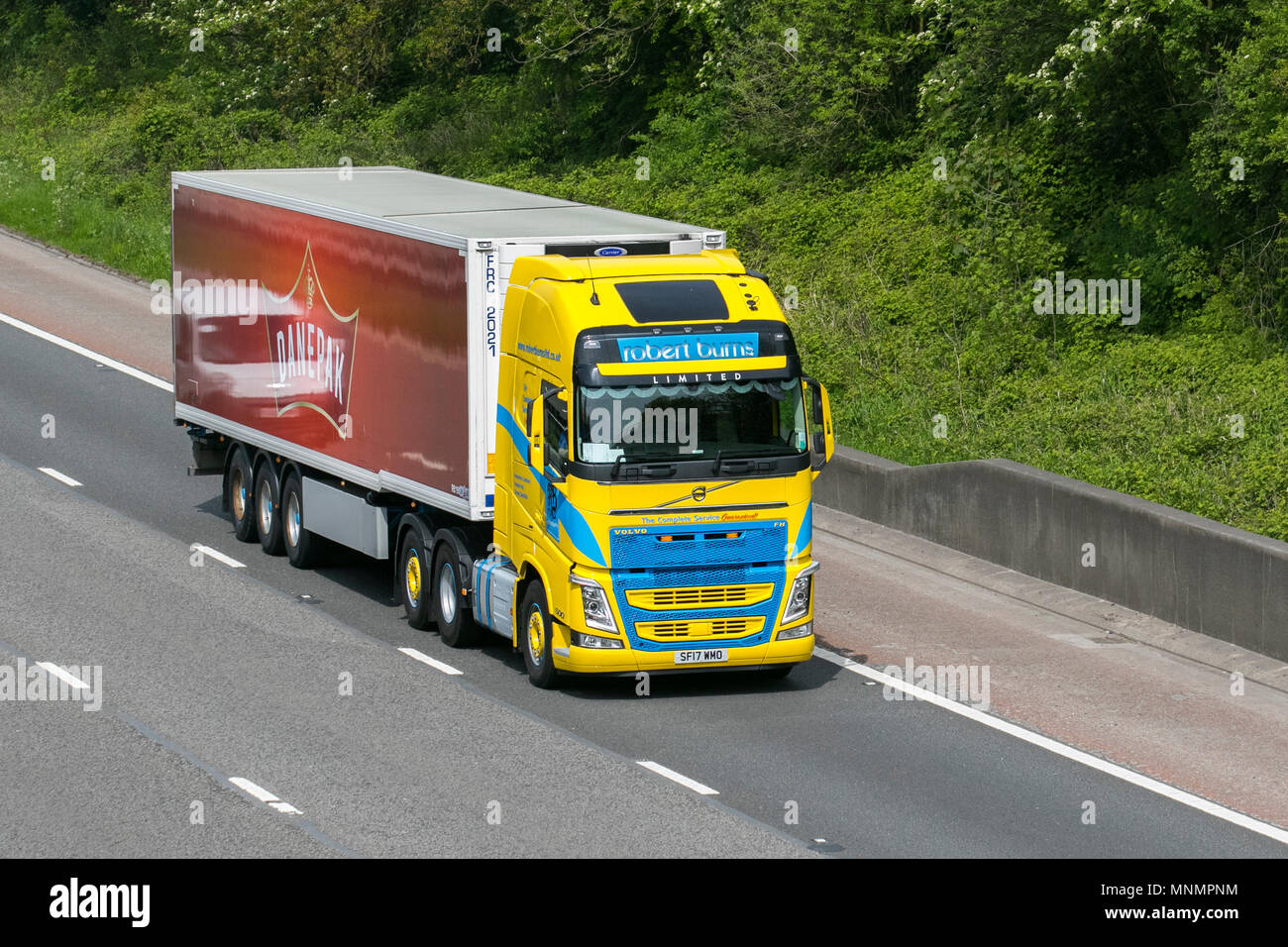 Volvo truck logo hi-res stock photography and images - Alamy