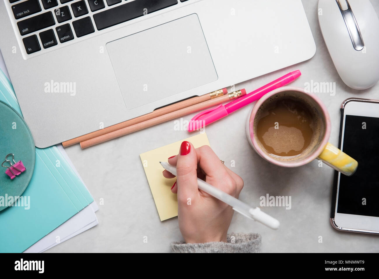 Person writing on sticky note hi-res stock photography and images - Alamy