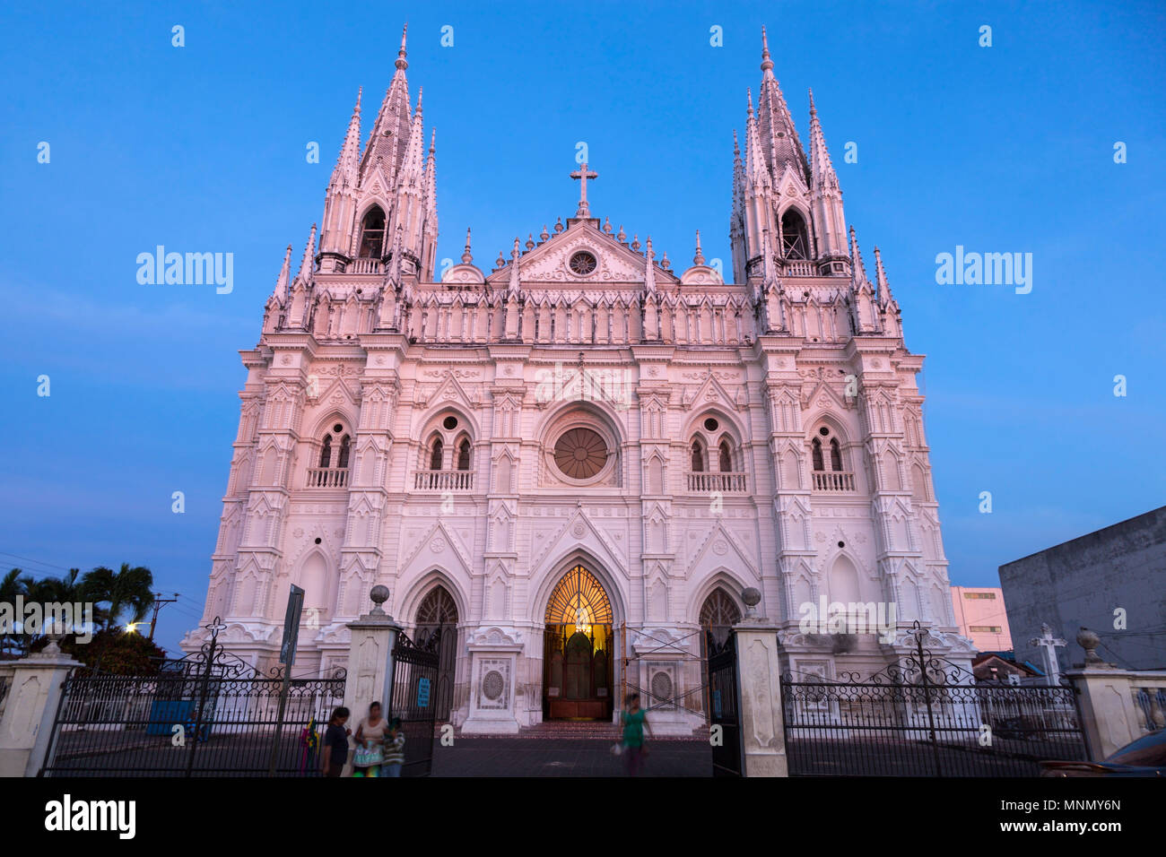 El Salvador, Santa Ana, Facade of Santa Ana Cathedral Stock Photo - Alamy