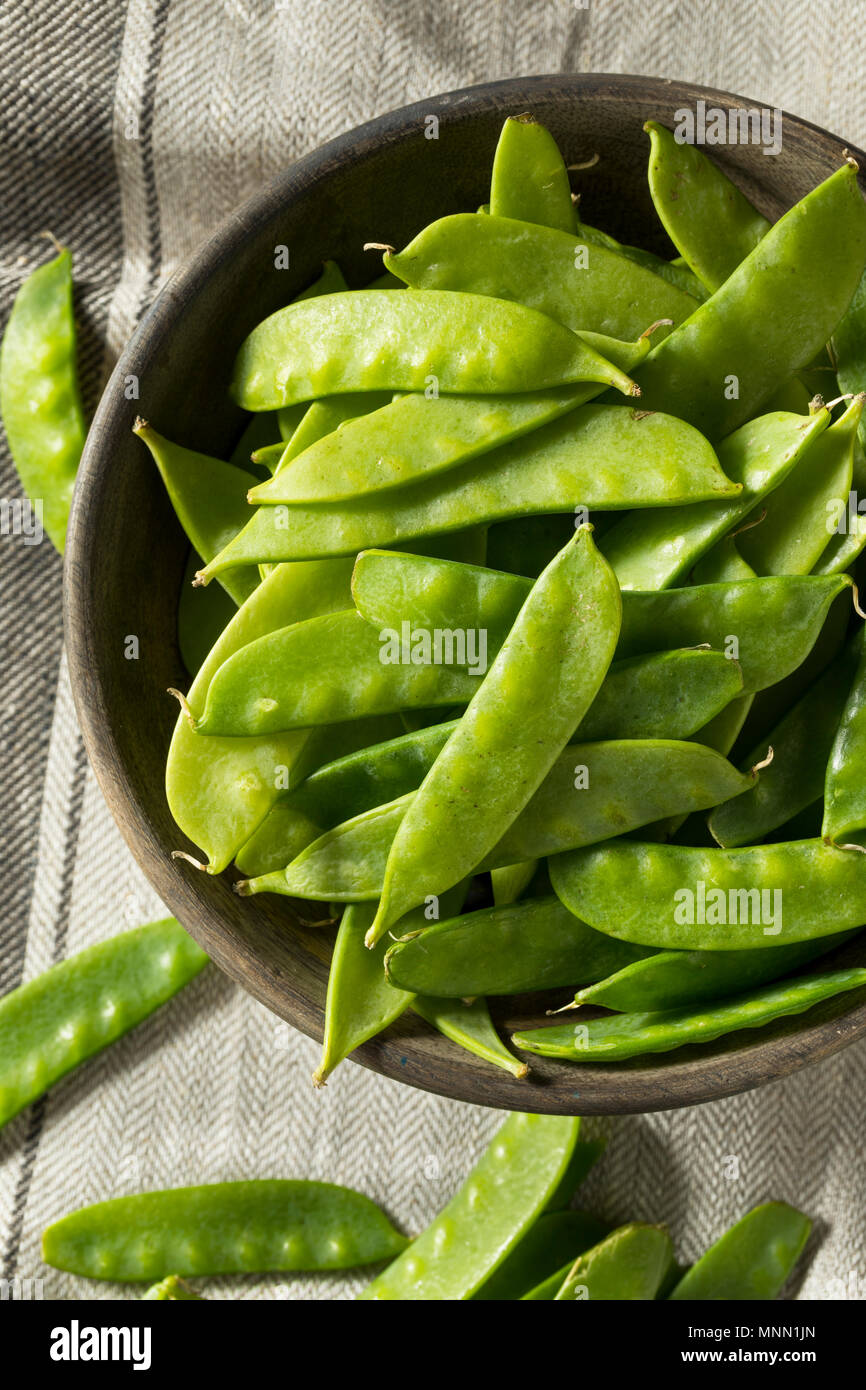 Unshelled peas hi-res stock photography and images - Alamy
