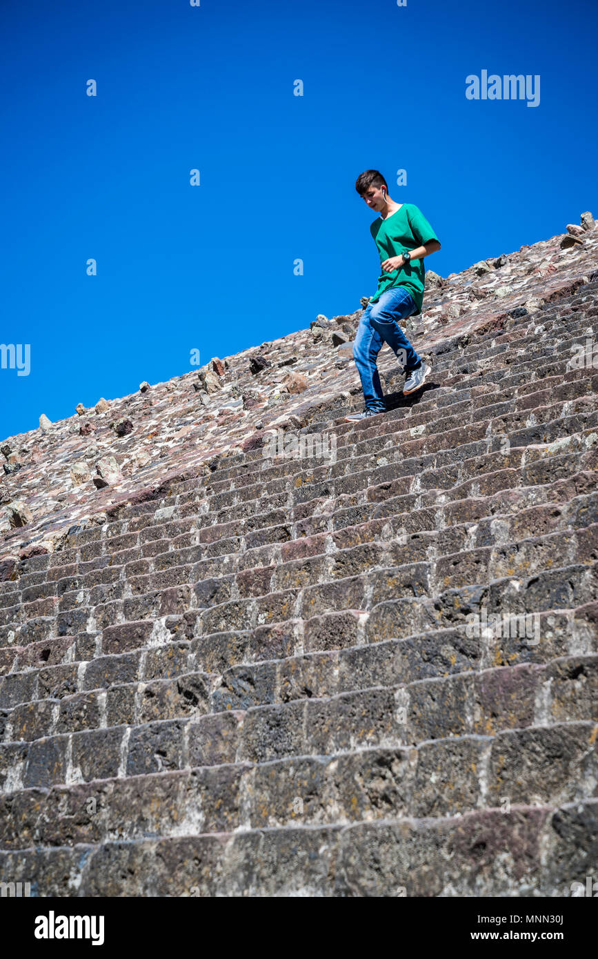 Running down steep steps, Pyramid of the Sun, Teotihuacan, former pre ...