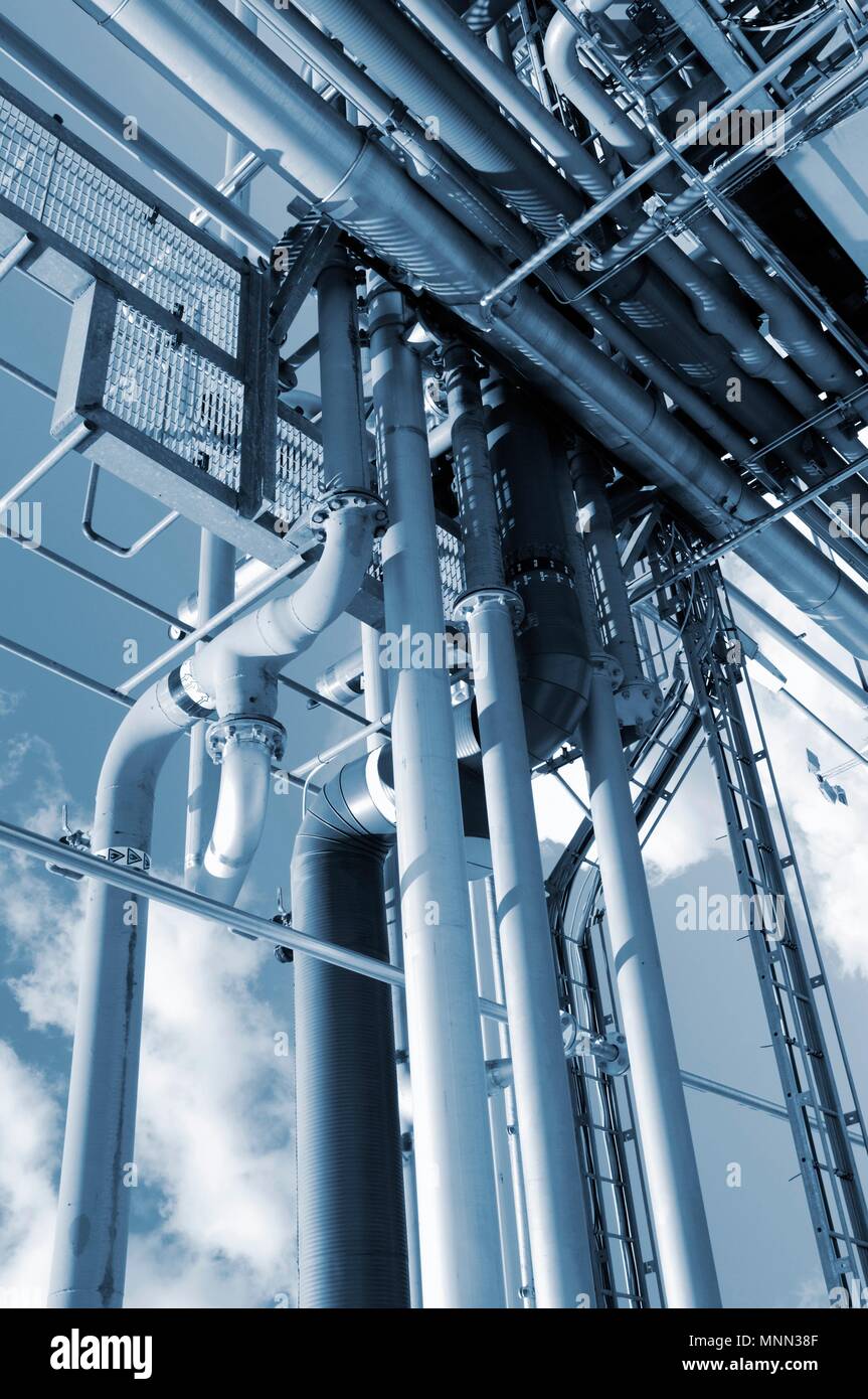 Onshore pipelines at oil and gas refinery Stock Photo - Alamy