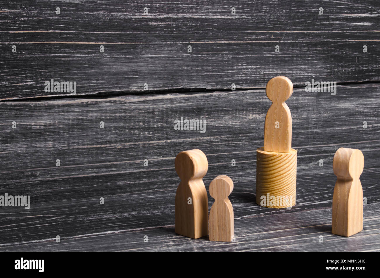 Men giving orders hi-res stock photography and images - Alamy