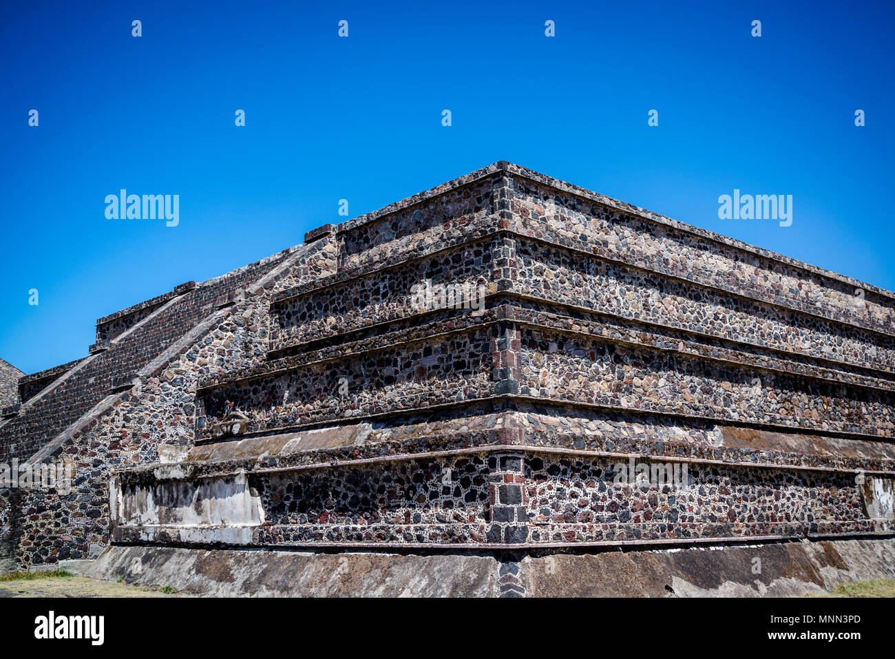 Platform along the Avenue of the Dead showing the talud-tablero ...