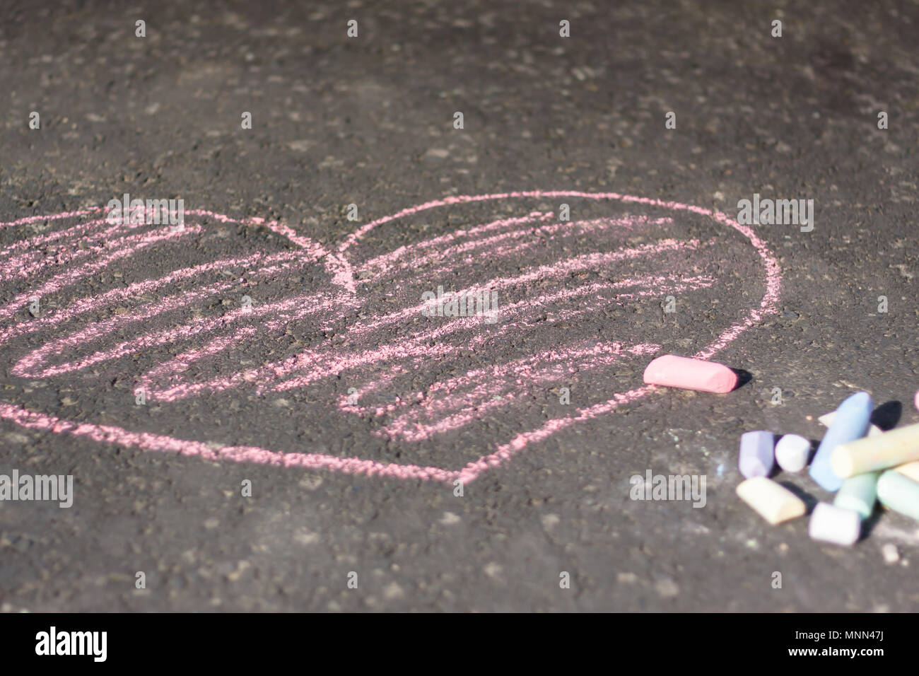 Chalk heart drawing on street hi-res stock photography and images - Alamy