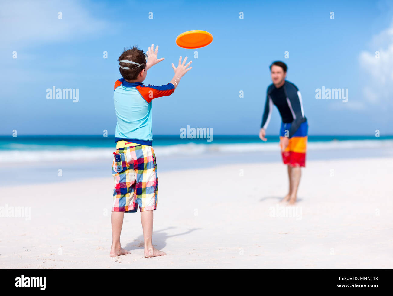 Young man ocean frisbee ocean hi-res stock photography and images - Alamy