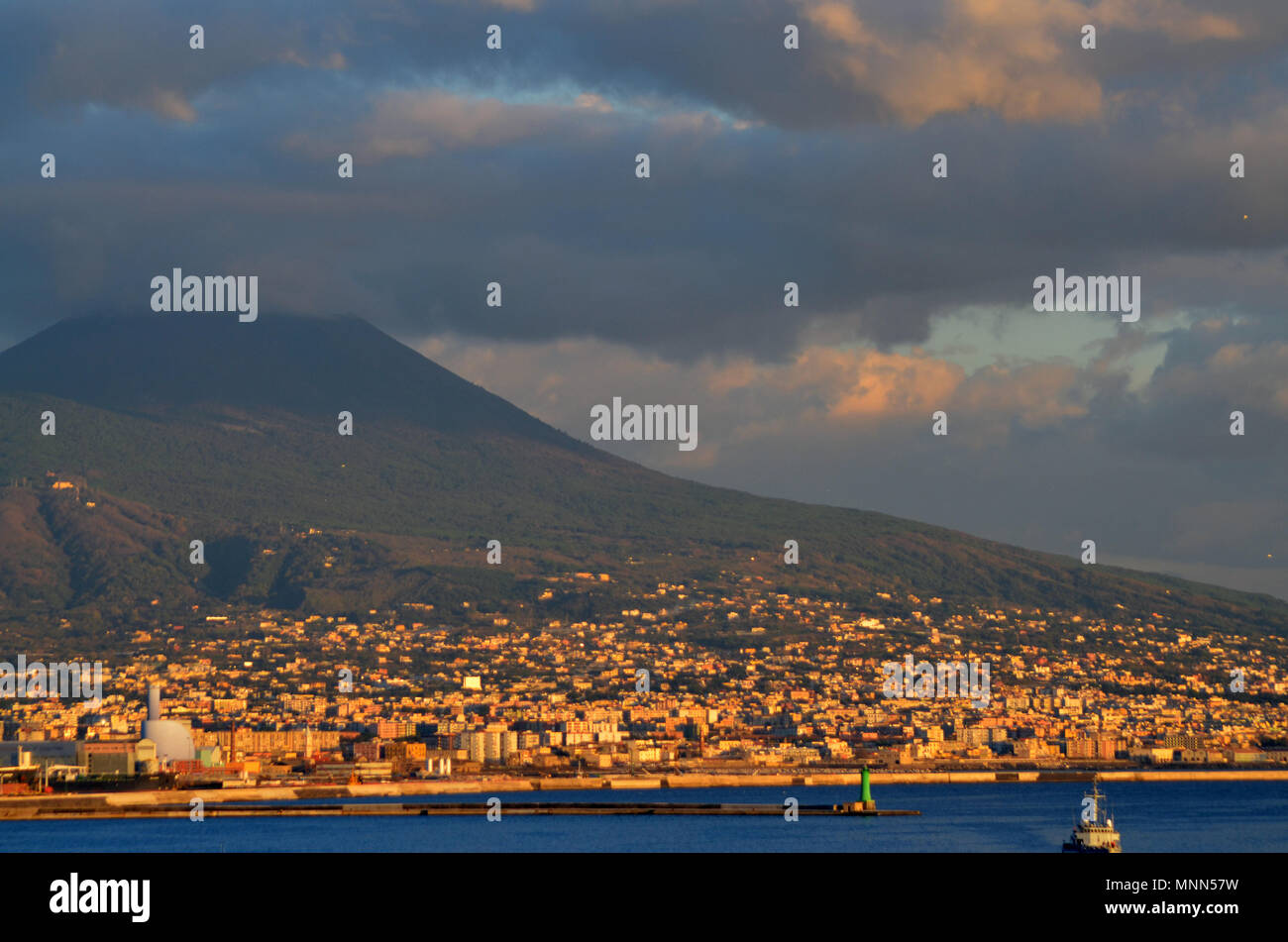Pompeii naples bay vesuvius hi-res stock photography and images - Alamy