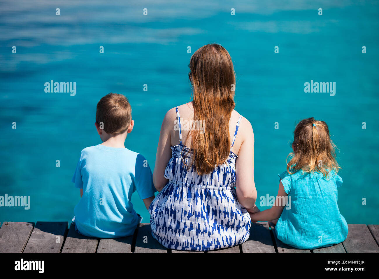 Back view of mother and kids enjoying ocean view Stock Photo - Alamy
