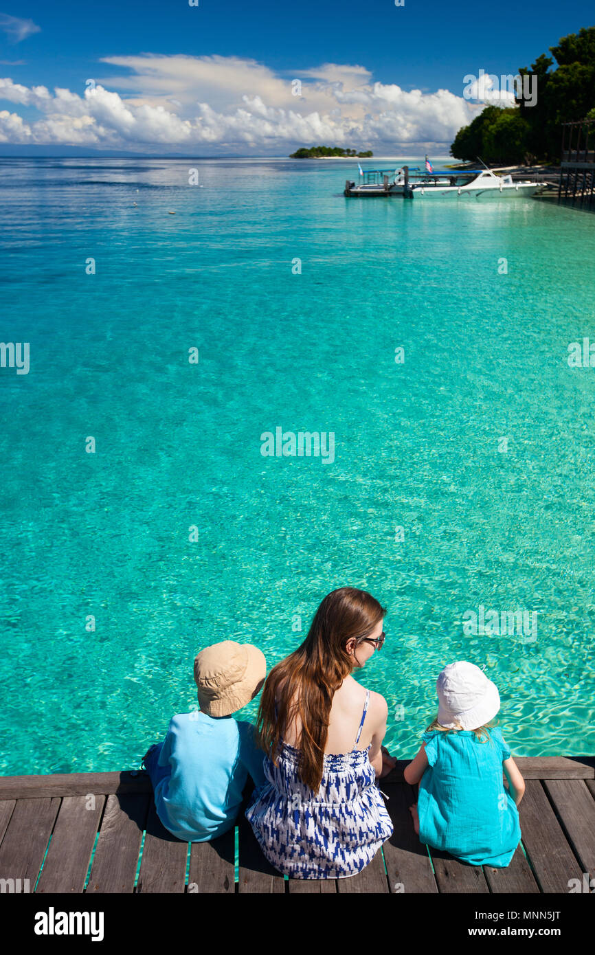 Back view of mother and kids enjoying ocean view Stock Photo - Alamy