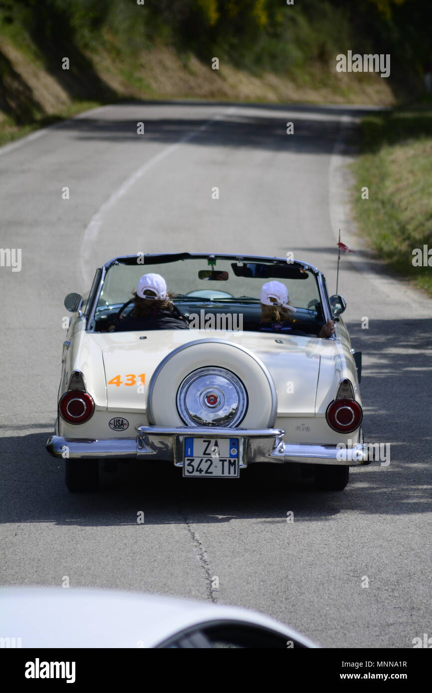 1956 yellow ford thunderbird hi-res stock photography and images - Alamy