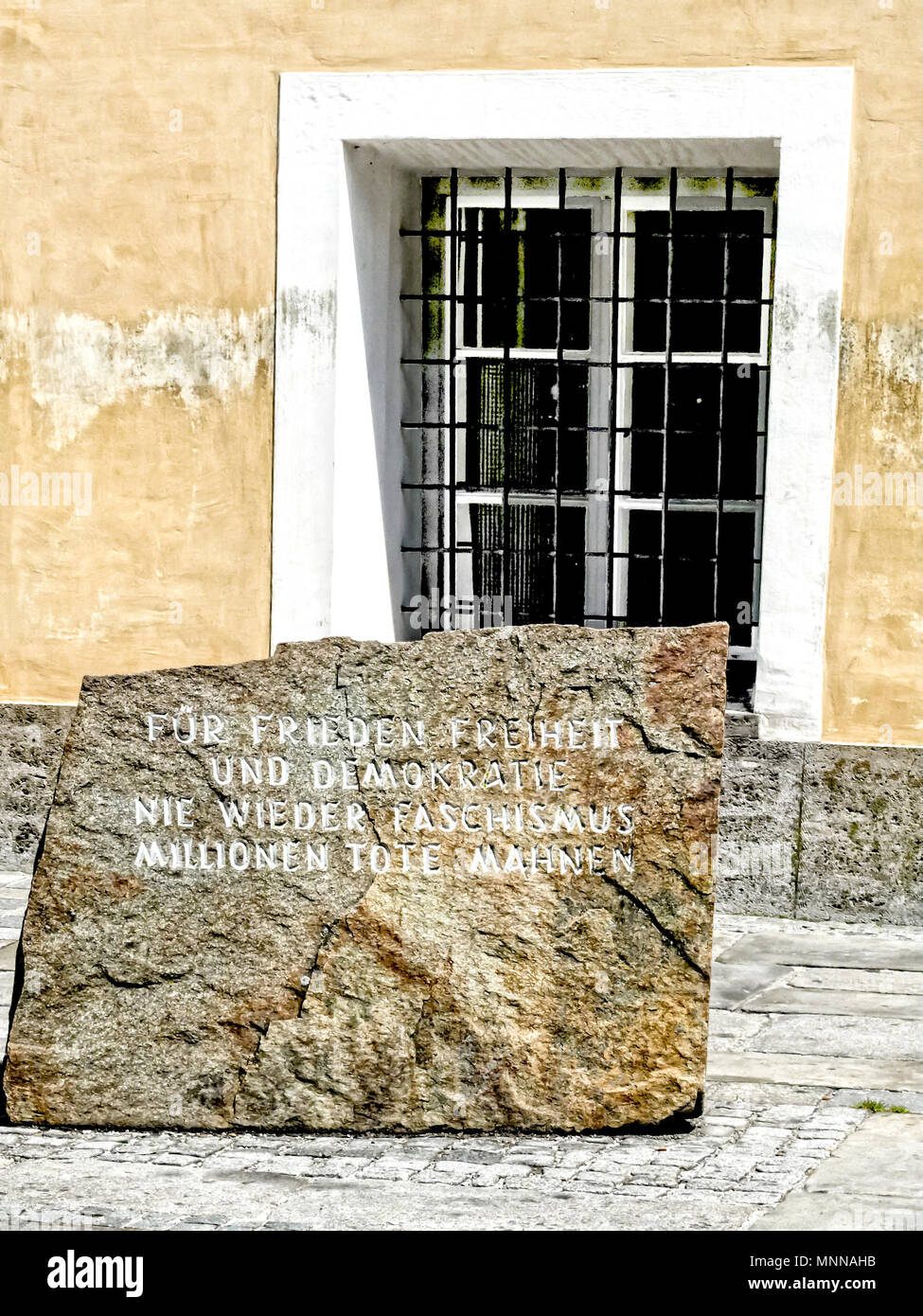 Adolf hitler house braunau am inn hi-res stock photography and images ...