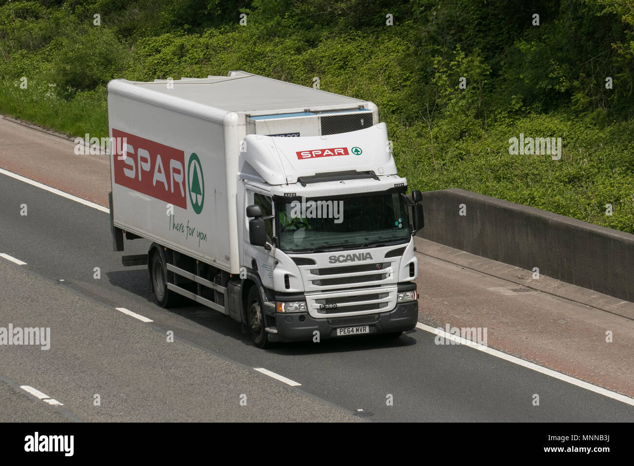 Spar deliver supermarket foods; Heavy goods & commercial traffic on the ...
