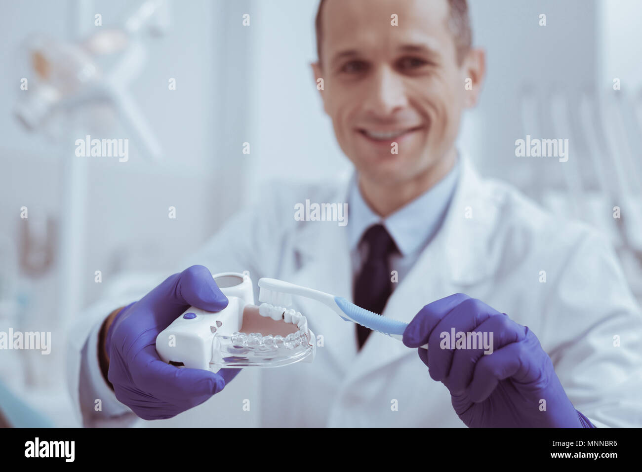 Doctor explaining medical model hi-res stock photography and images - Alamy