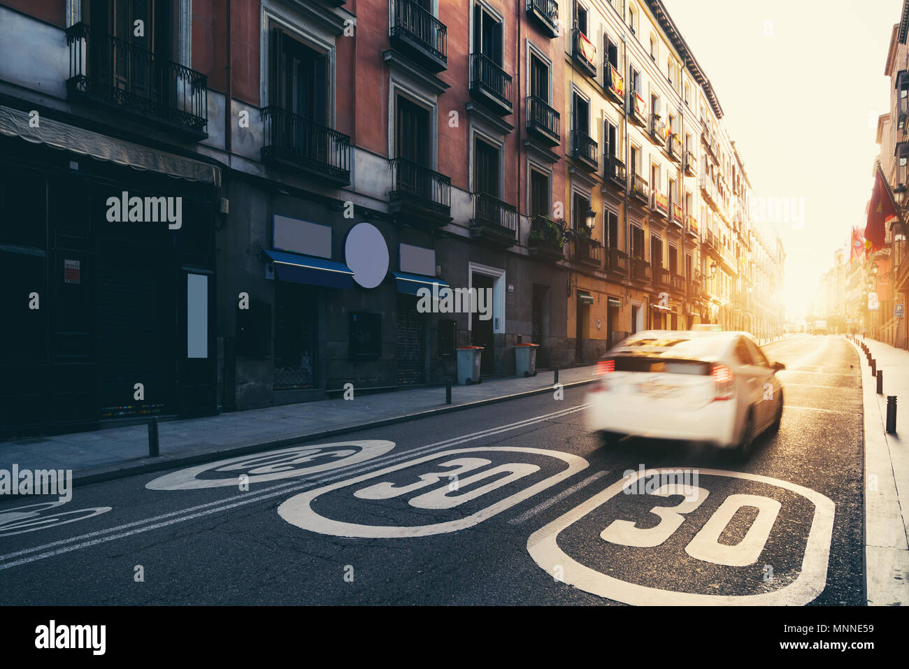 Car street building flag city hi-res stock photography and images - Alamy