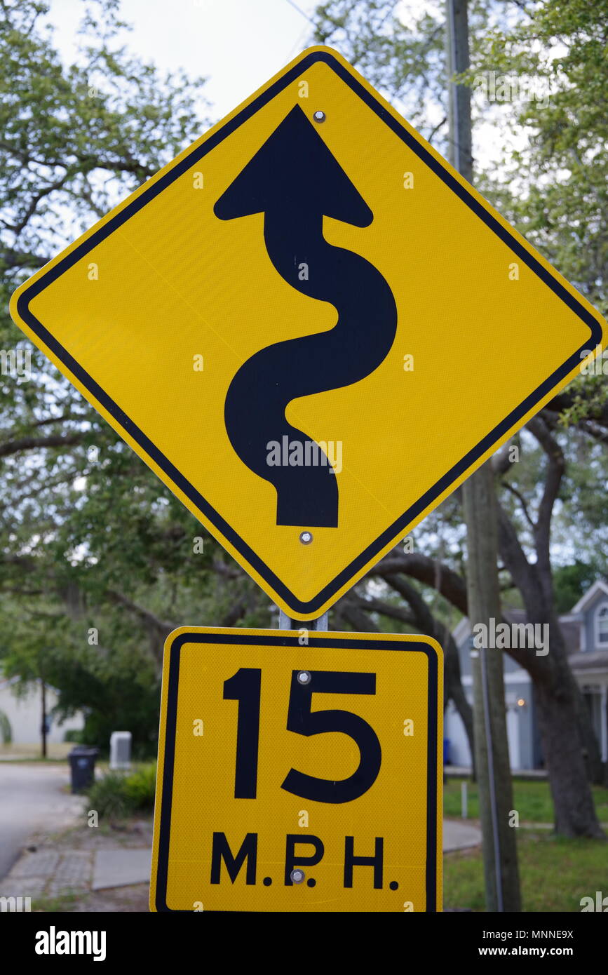Squiggly line sign hi-res stock photography and images - Alamy