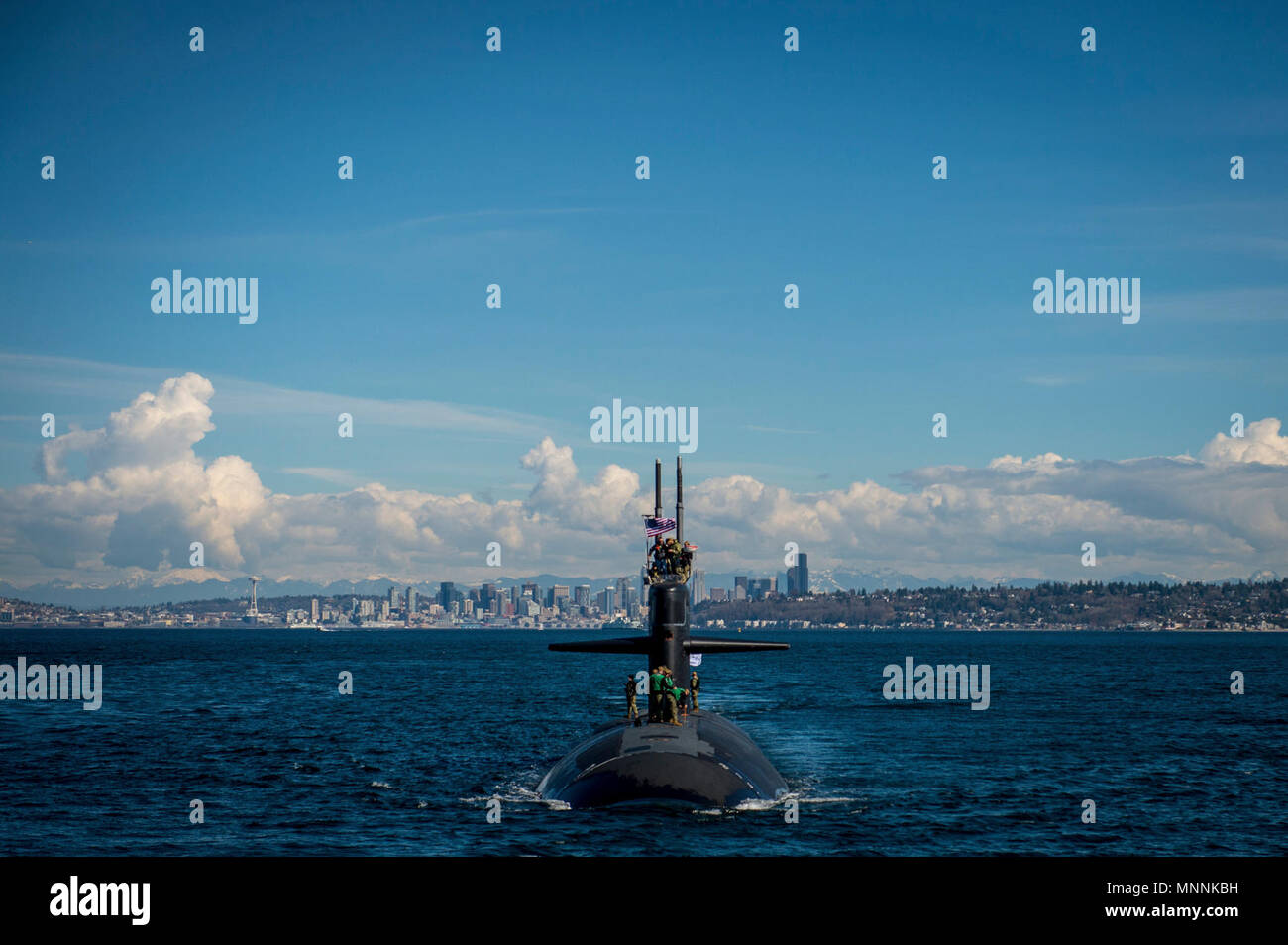 The Los Angeles-class fast-attack submarine USS Olympia (SSN 717 ...