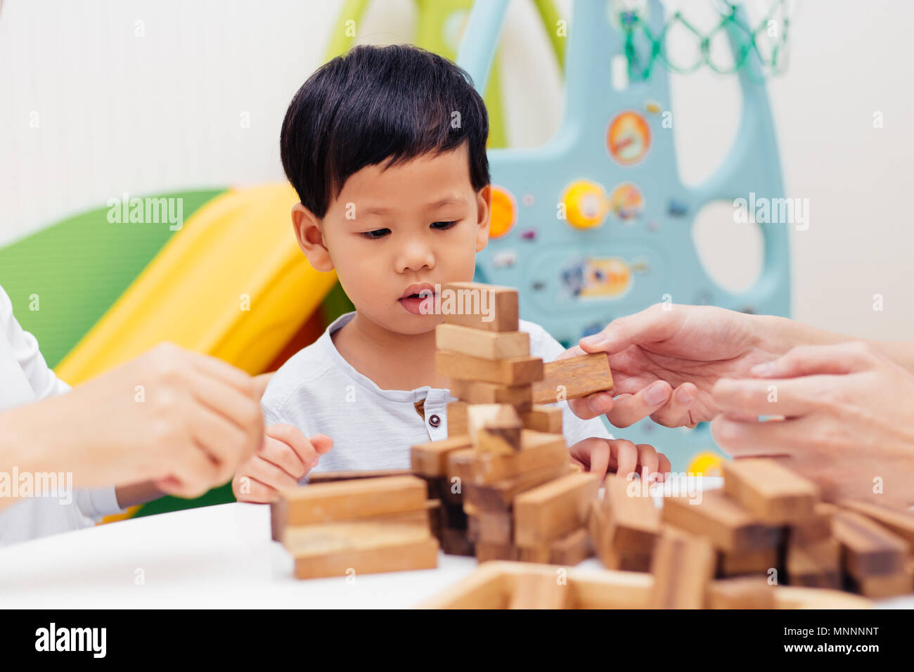 Asian kids playing blocks hi-res stock photography and images - Alamy