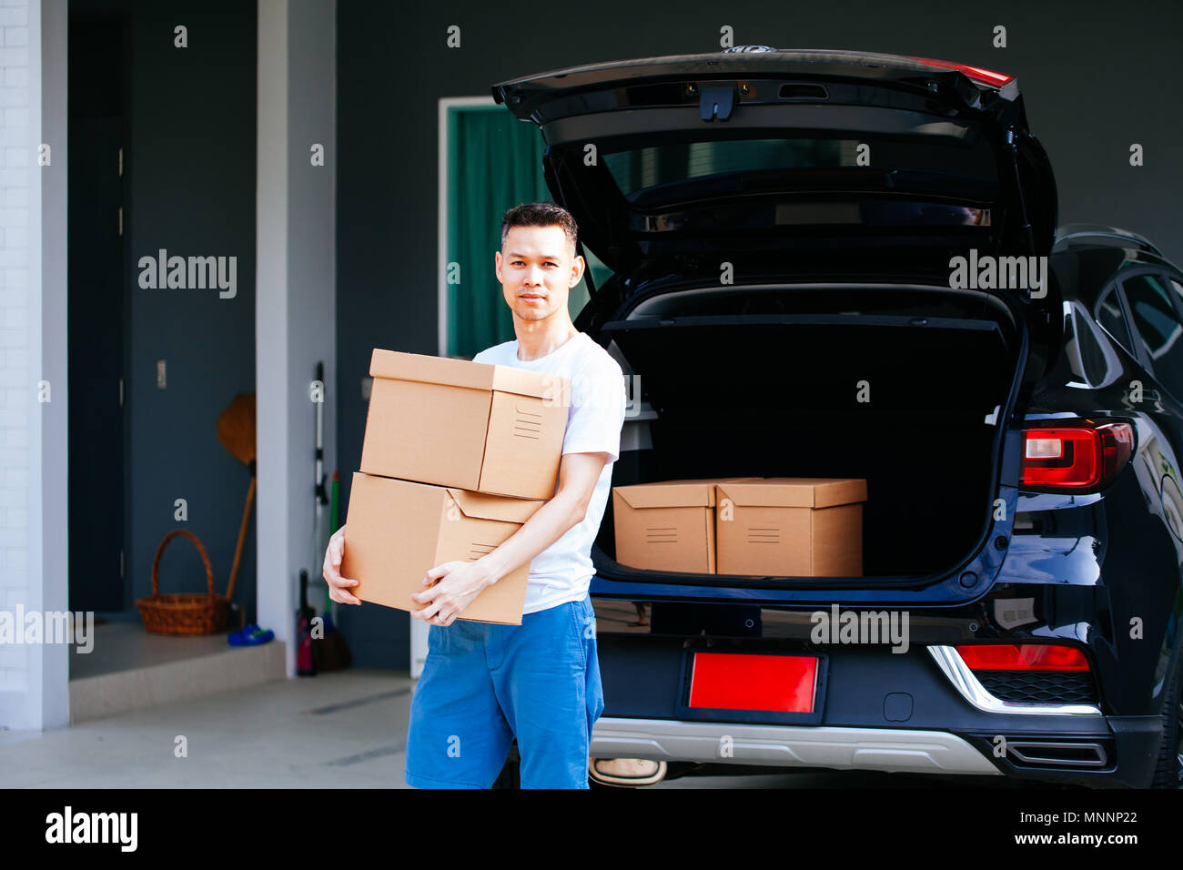 Car relocation hi-res stock photography and images - Alamy