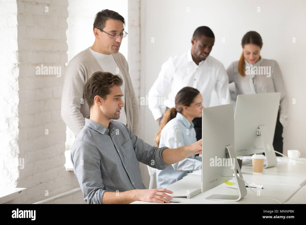 Mentor consulting intern about computer task, helping with onlin Stock ...